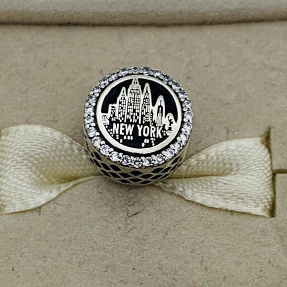 Pandora | Jewelry | Pandora New York City Exclusive Round Holiday ...